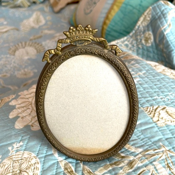 Vintage | Other | Vintage Brass Oval Frame With Crown On Top Laurel ...
